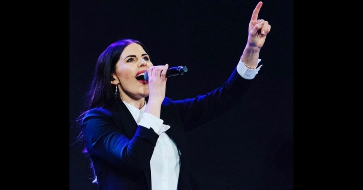 Hillsong Worship Leader Rushed to ER with Brain Aneurysm: 'A Miracle in ...