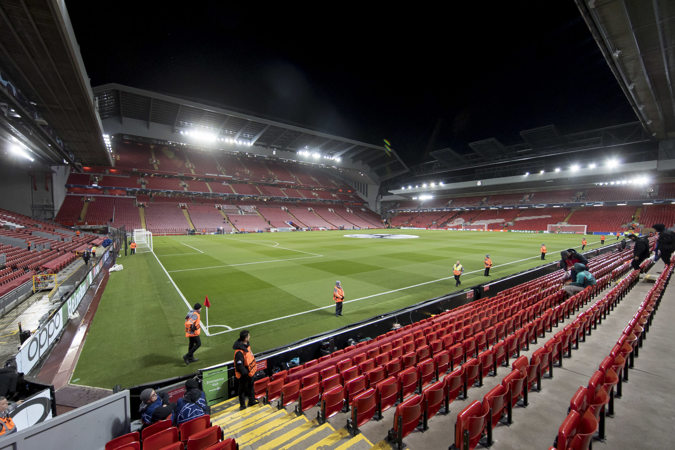 Daredevil Climbs The Roof Of One Of England's Most Iconic Soccer Stadiums