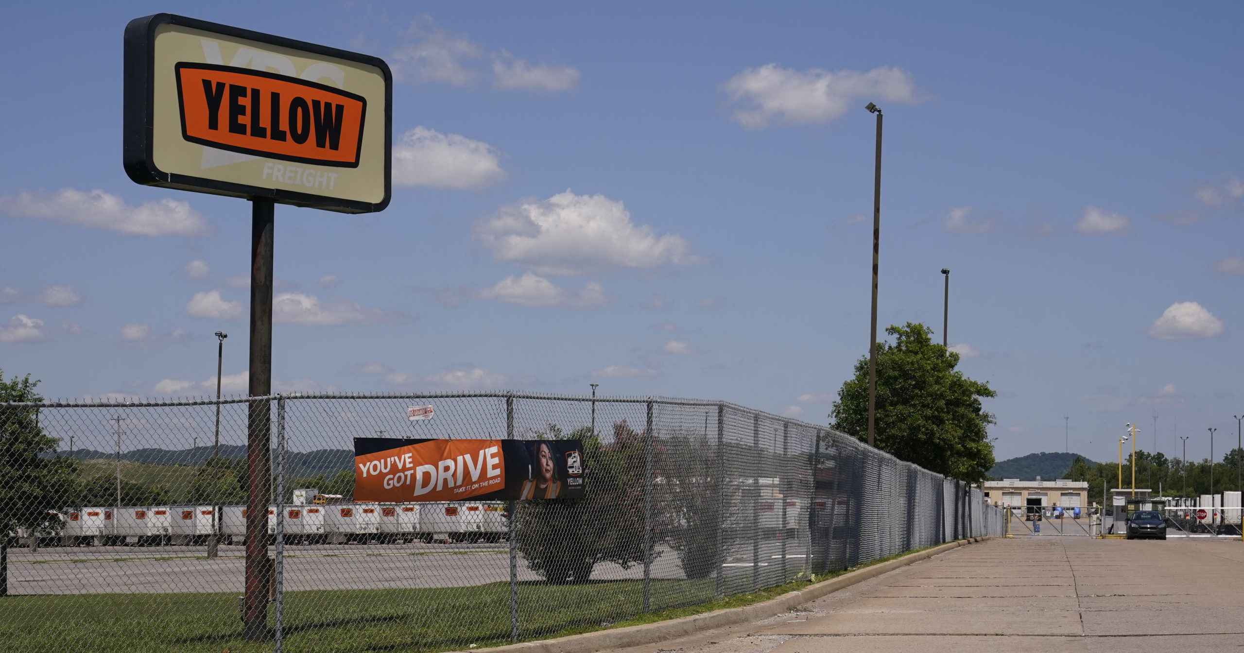 Trucking Giant Declares Bankruptcy, Company Will Liquidate Entirely