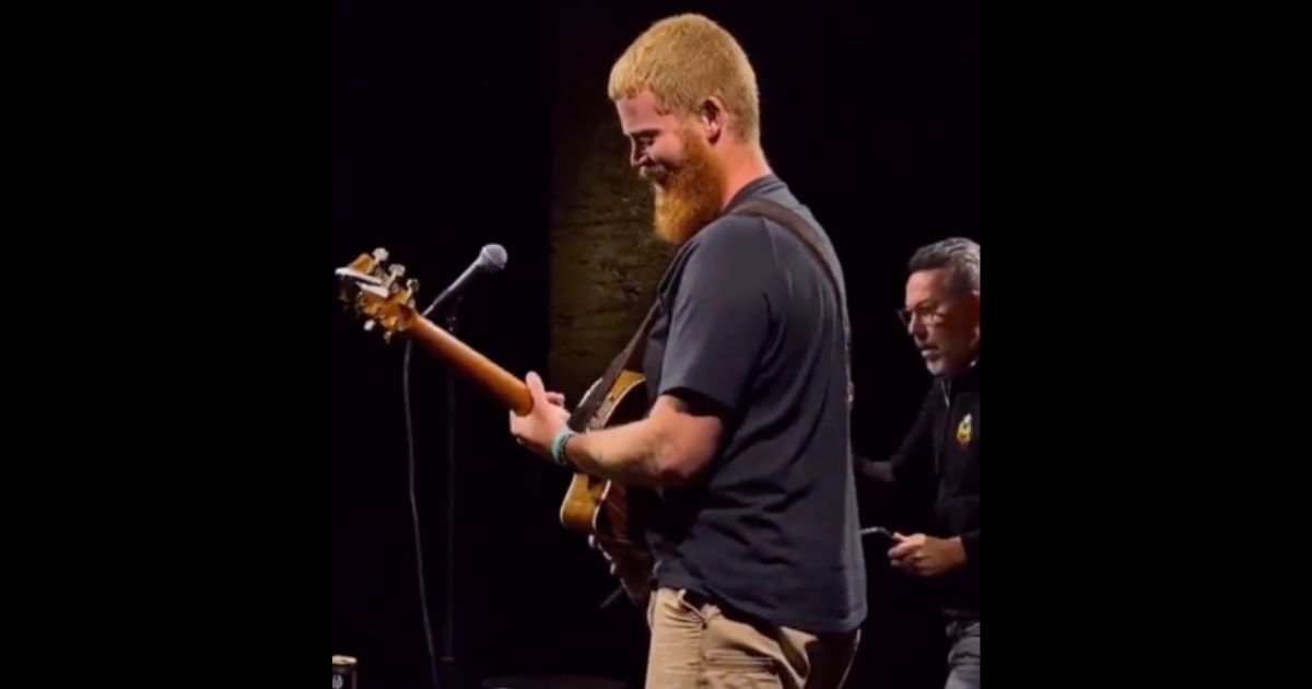 Watch: 'Rich Men North of Richmond' Singer Performs at Rogan's Club ...